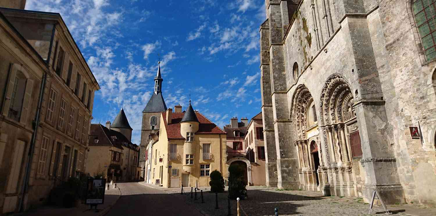 Avallon » Vacances - Arts- Guides Voyages