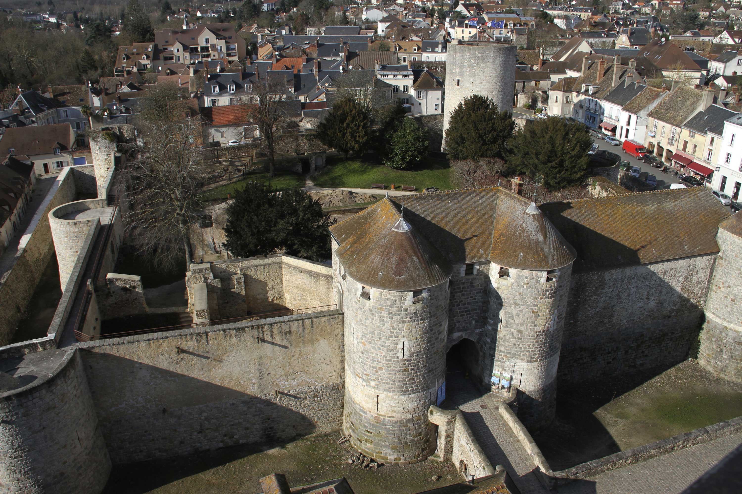 Le Château de Dourdan ≡ Voyage - Carte - Plan